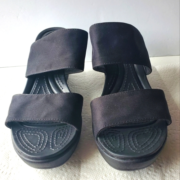 CROCS | Shoes | Crocs Dual Comfort Leigh Wedge Sandals Size 1w | Poshmark